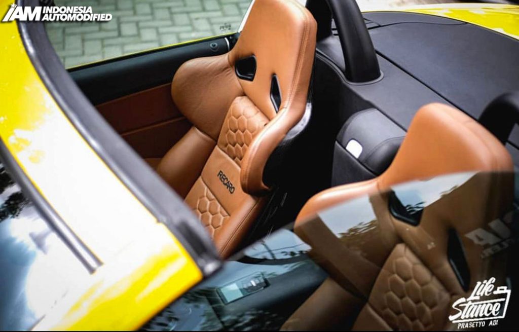 Tampilan Modif Bergaya Street Racing Mercedes Benz SLK 200, Pemuas ...