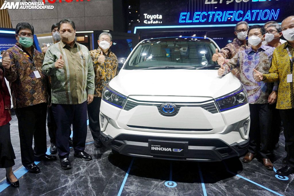 Penampilan Perdana Kijang Innova EV Concept di IIMS Hybrid 2022 – IAM ...