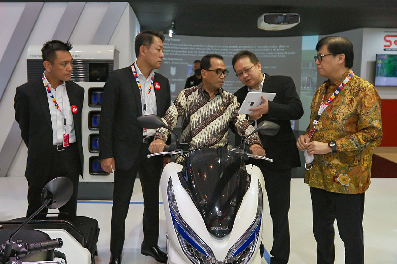 AHM Umumkan Strategi Roadmap Sepeda Motor Listrik Honda Hingga 2030 ...