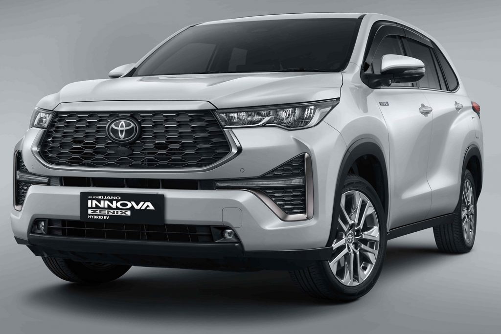 All-New Kijang Innova Zenix Hybrid Raih Car of The Year 2023 – IAM ...