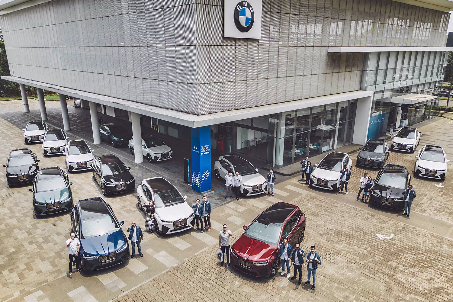 17 unit BMW iX xDrive40 Diserahkan ke Pemilik Pertama di Indonesia ...