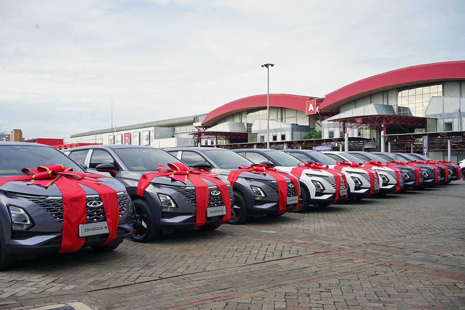 Luna Maya : Lebaran Jakarta Sepi, Pasti Enak Nyetir Sendiri Pakai OMODA ...